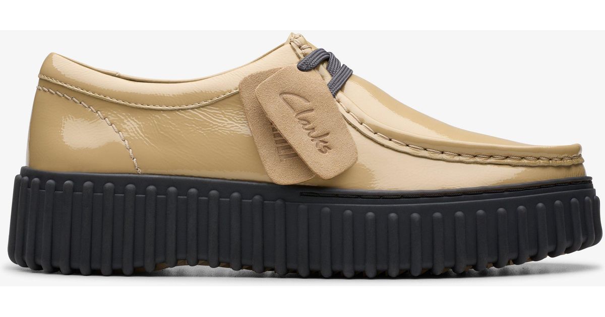 Clarks Torhill Bee Standard Fit in Natural | Lyst UK