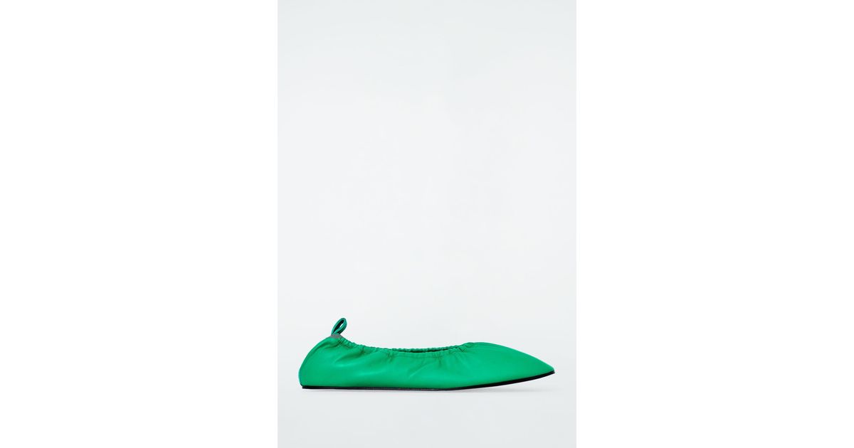 COS The Ruched Leather Ballet Flats in Green | Lyst