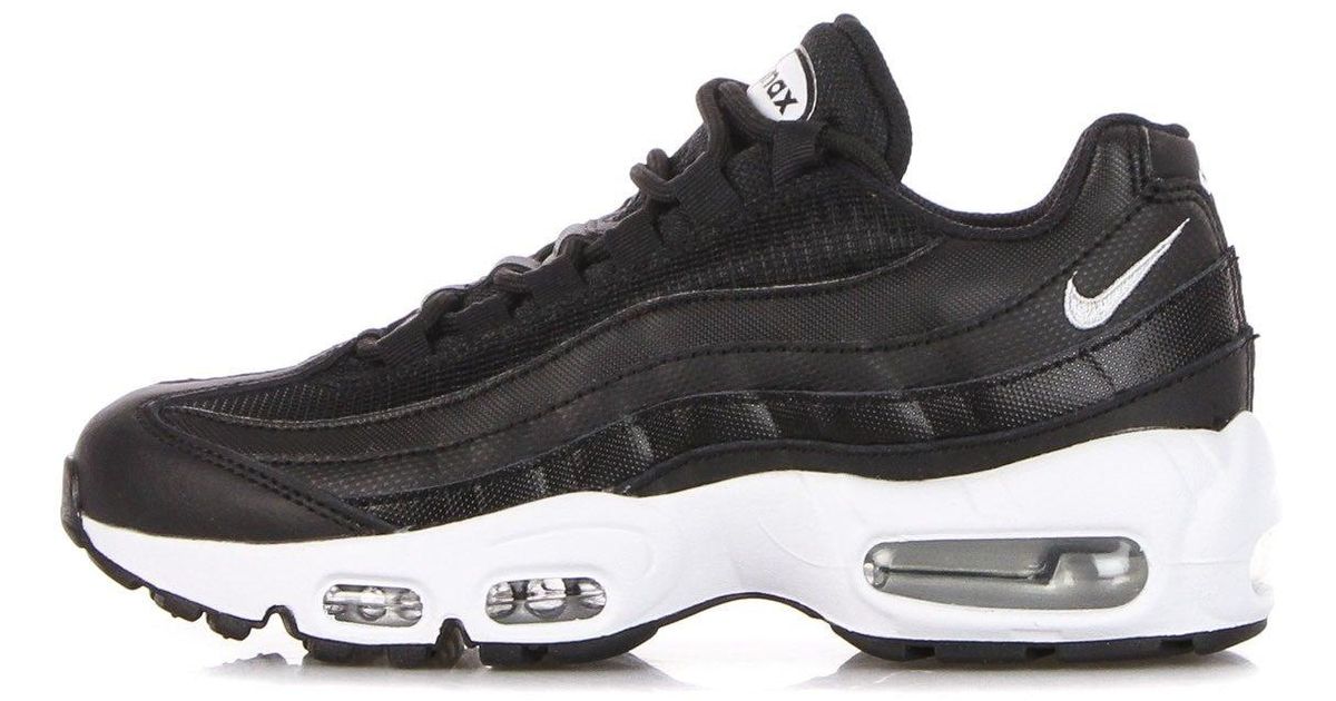 Nike W Air Max 95 Essential Low Shoe in Black | Lyst