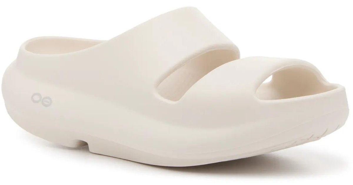 OOFOS Ooyea Slide Sandal in White | Lyst