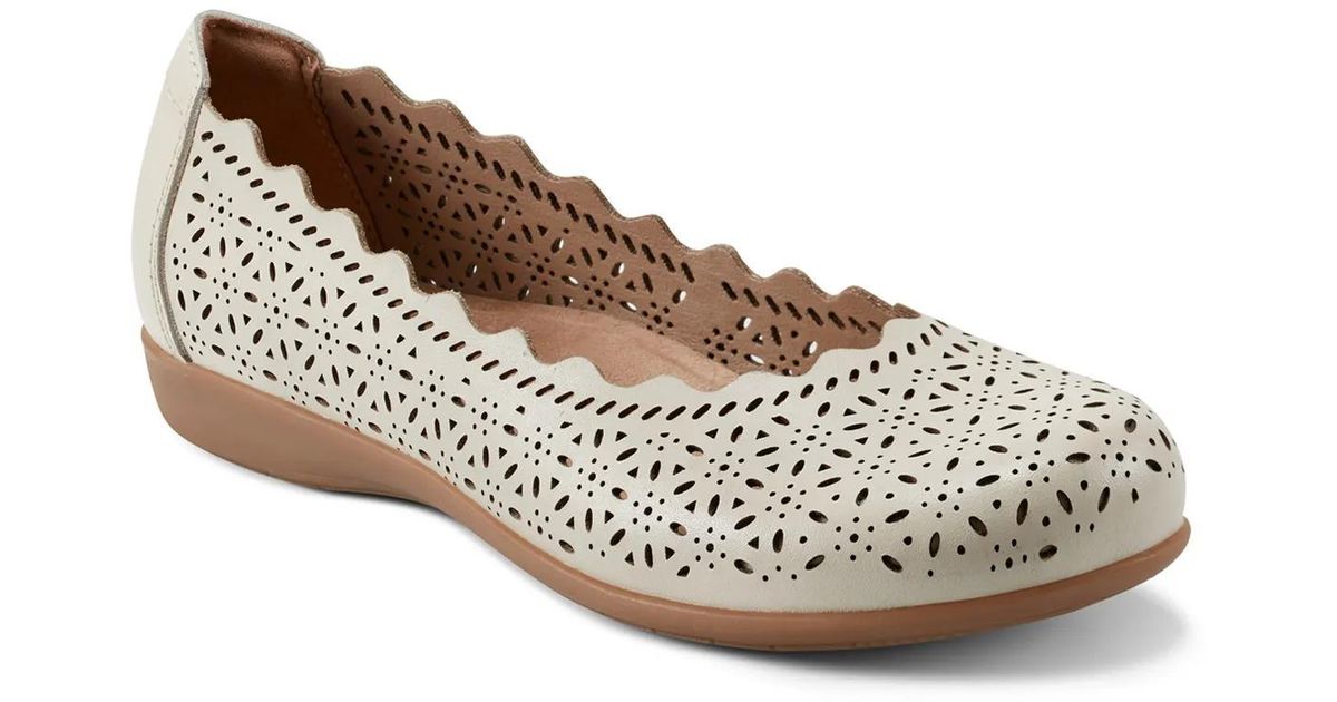 Earth Bria Flat in Metallic | Lyst