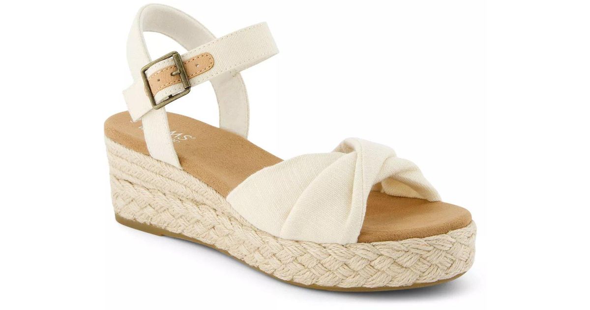 TOMS Kinsley Wedge Sandal in Metallic | Lyst