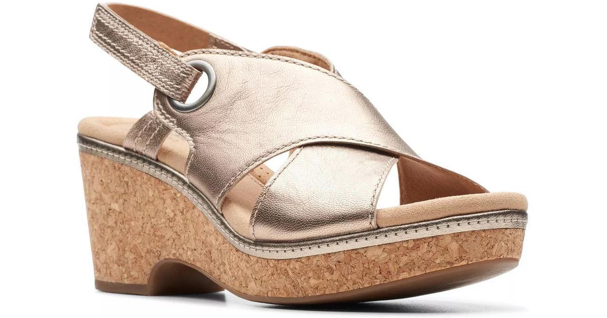 Clarks Giselle Loop Sandal in Brown | Lyst
