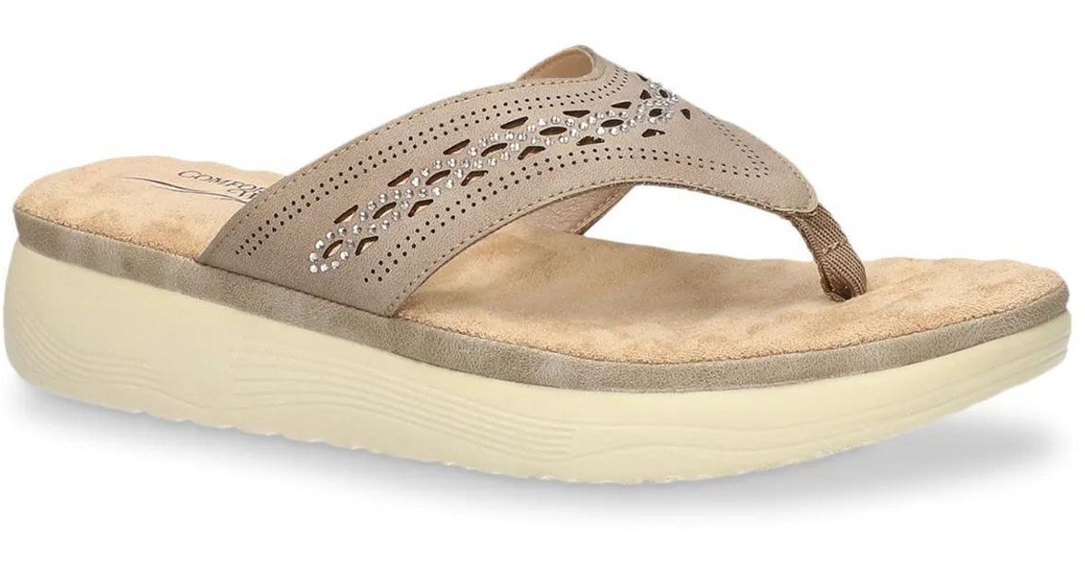Easy Street Sonny Platform Flip Flop in Natural | Lyst