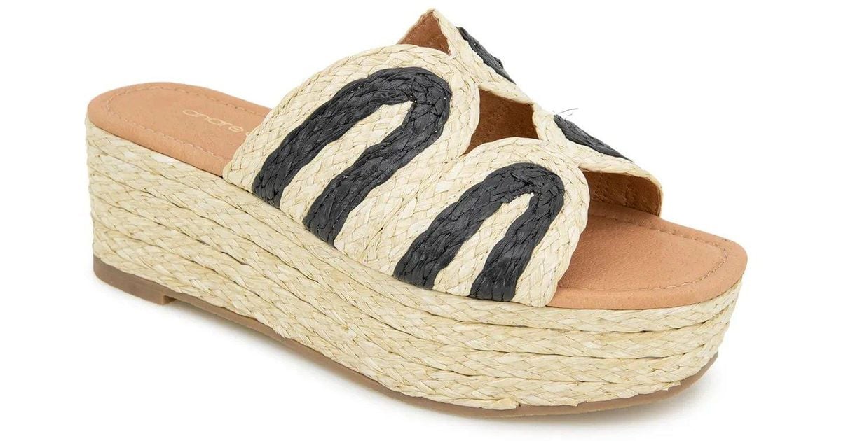 Andre Assous Serene Platform Sandal in Black | Lyst