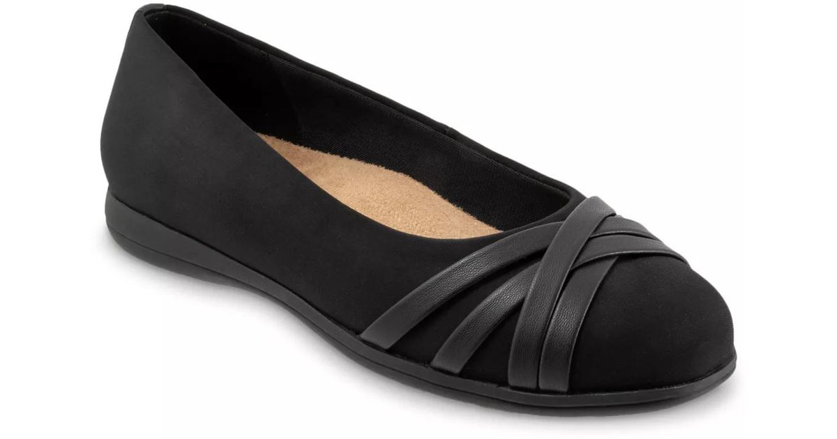 Trotters Daphne Slipon in Black | Lyst