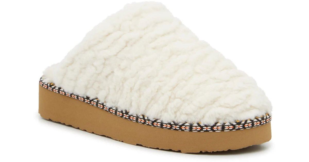 Minnetonka Shally Slipper in White | Lyst