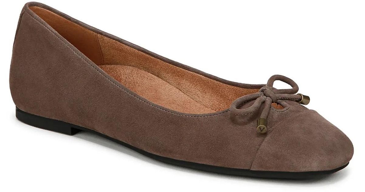 Vionic Klara Flat in Brown | Lyst