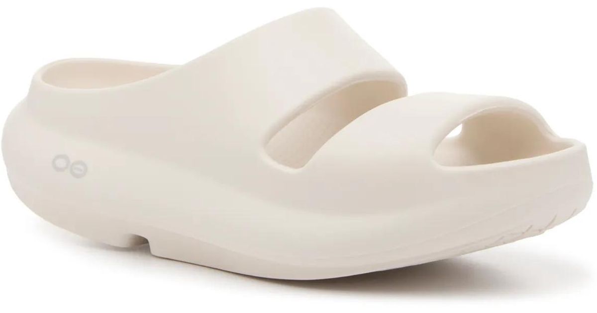 OOFOS Ooyea Slide Sandal in White | Lyst