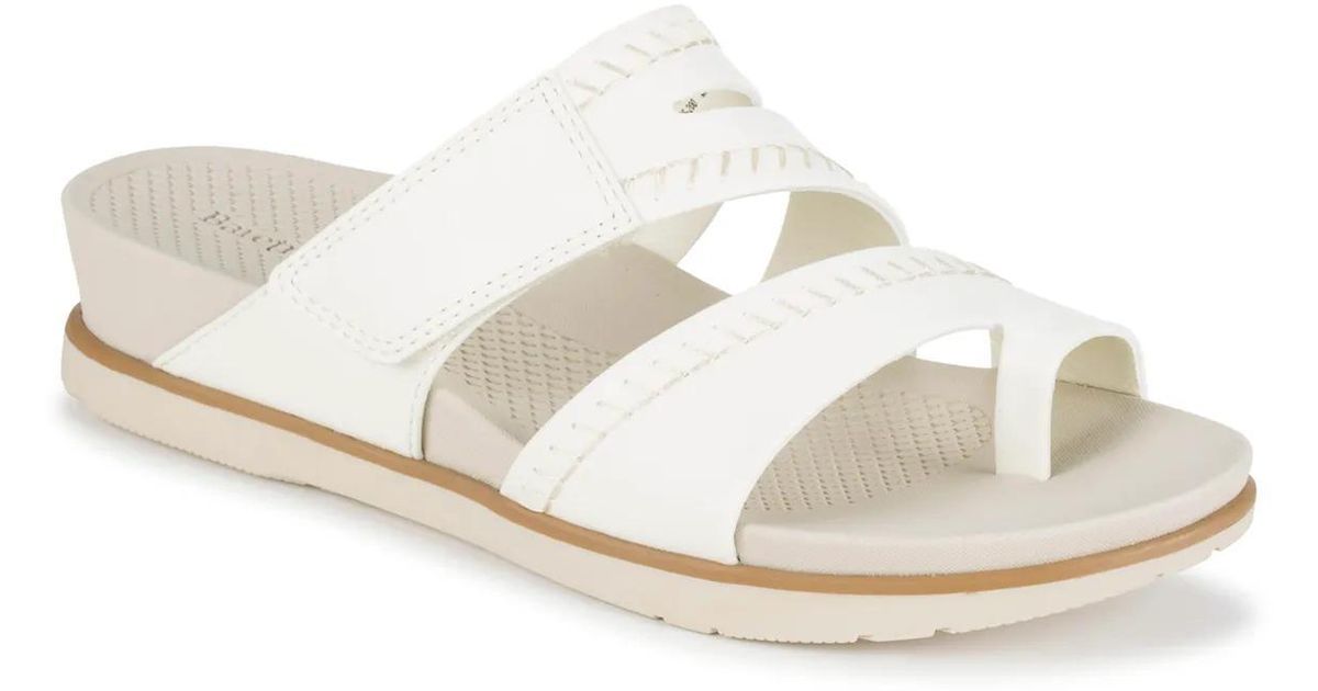 BareTraps Shaya Wedge Sandal in White | Lyst