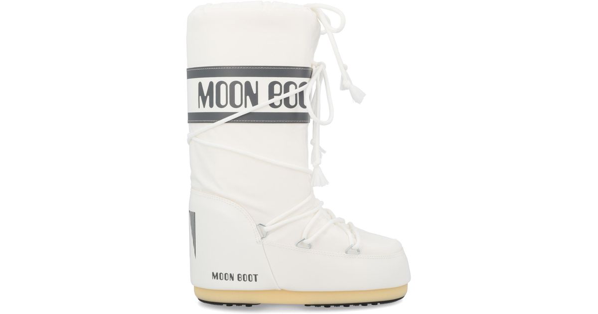 Moon Boot "Icon" Boot in White | Lyst UK