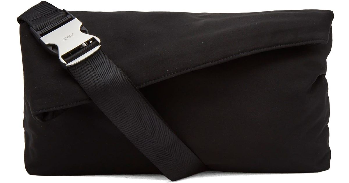 Arc Gravity Bag in Black | Lyst