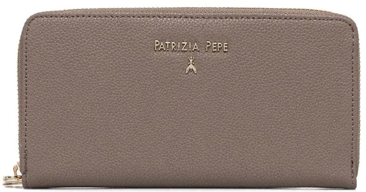 Patrizia Pepe Logo-Lettering Wallet in Brown | Lyst UK