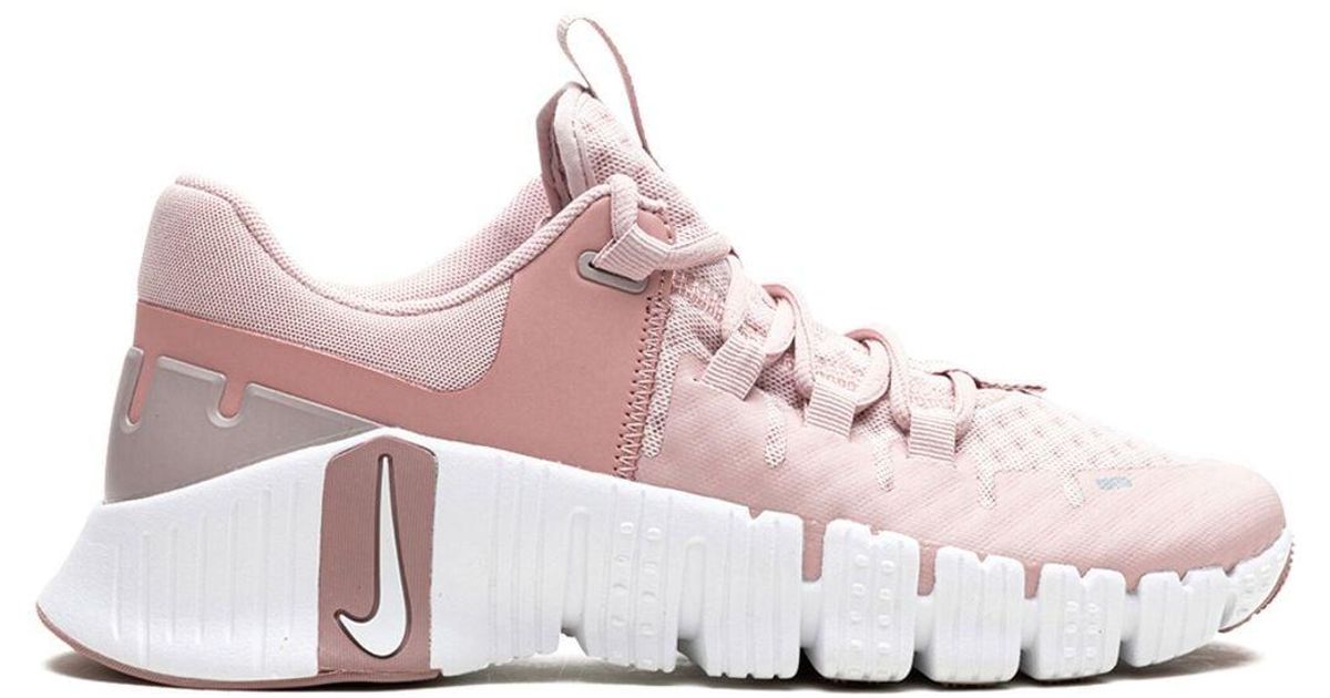 Nike Free Metcon 5 " Oxford" Sneakers in Pink | Lyst