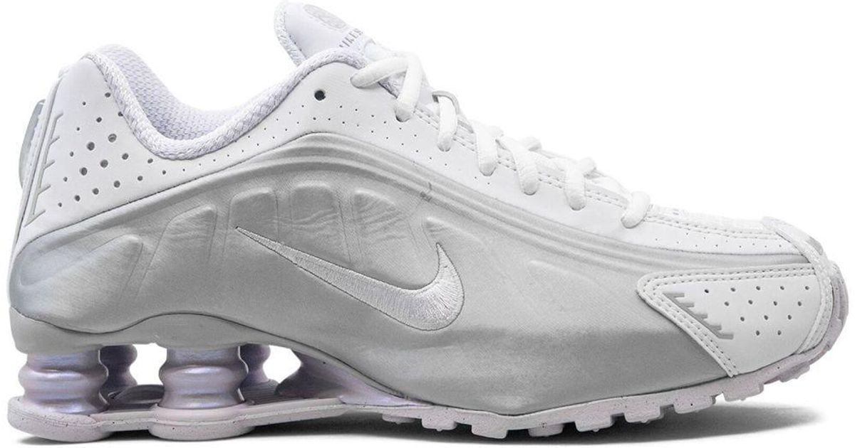 Nike Shox R4 "white/metallic Platinum" Sneakers in Gray | Lyst