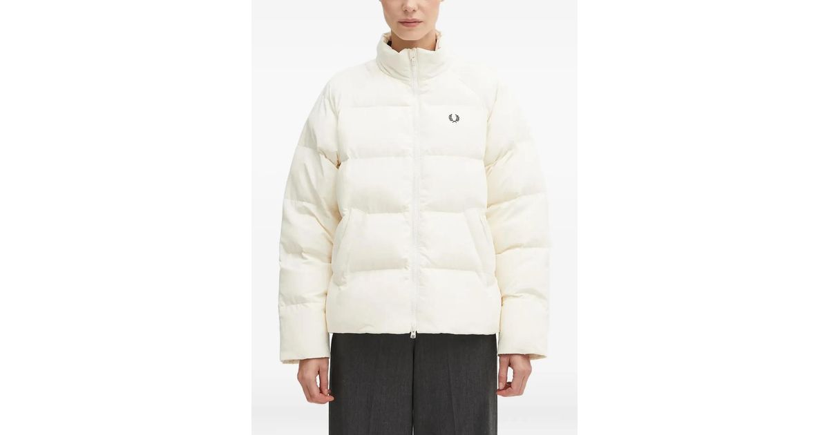 Fred Perry Logo-Embroidered Puffer Jacket in White | Lyst