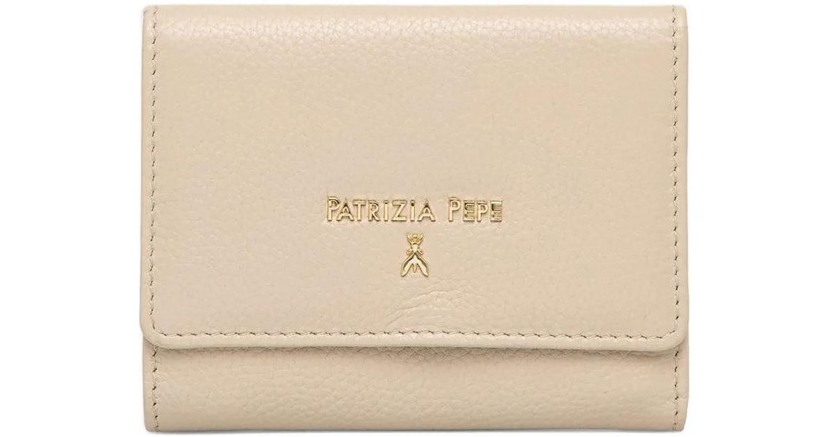 Patrizia Pepe Logo-Lettering Wallet in Natural | Lyst UK