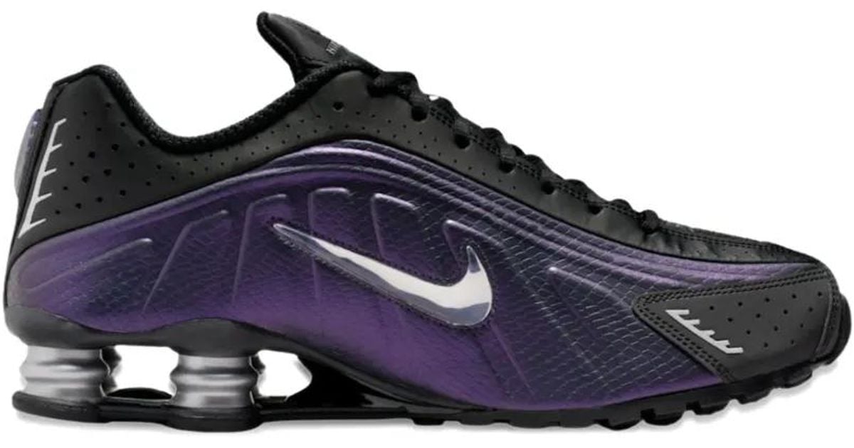 Nike Shox R4 Logo Perforated Sneakers in Blue | Lyst UK