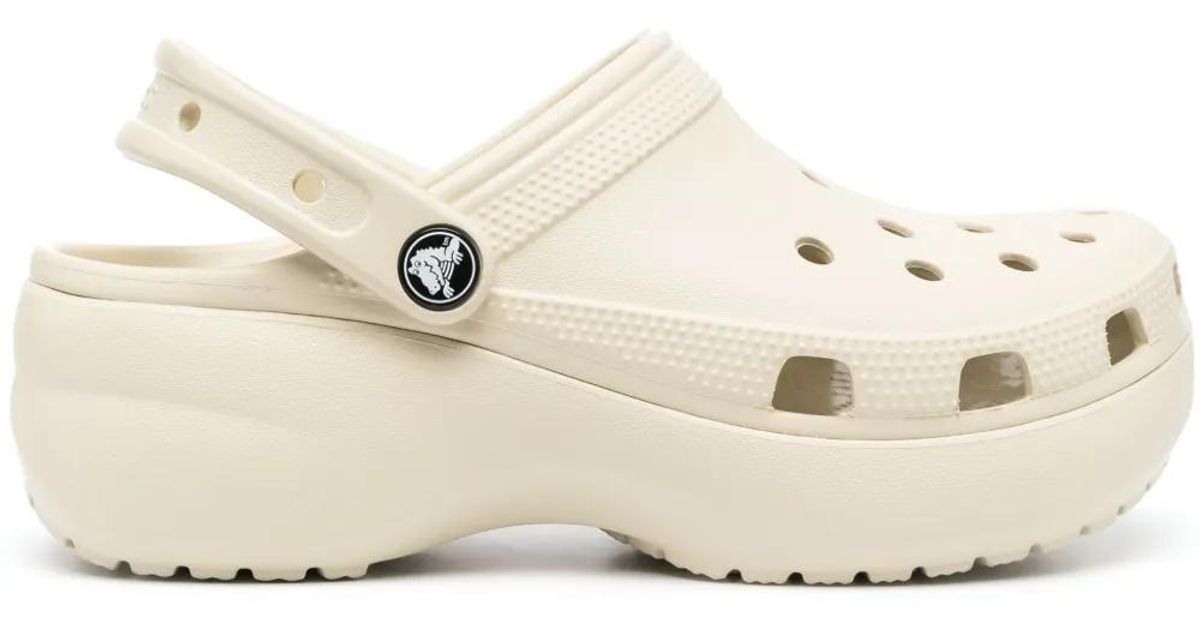 Crocs™ Logo-Plaque Platform Clogs in Natural | Lyst
