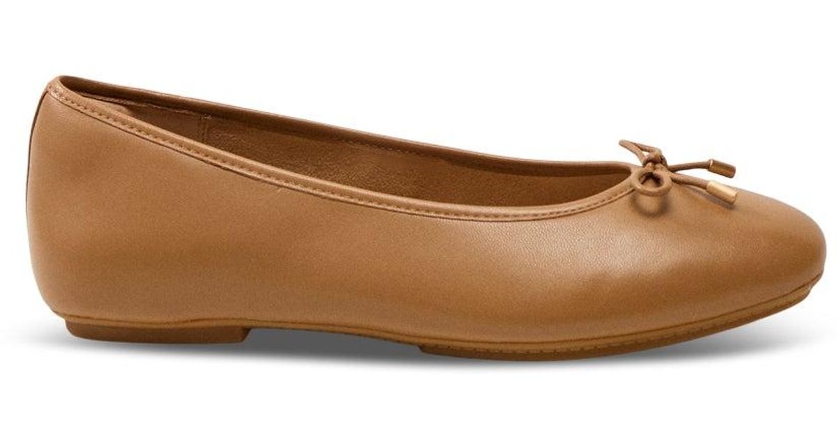 Fitflop Delicato Bow Soft Ballet Flats in White | Lyst UK