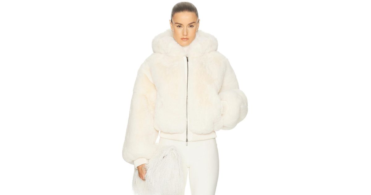 Skims Ski Faux Fur Shrunken Zip Up Jacket in White | Lyst