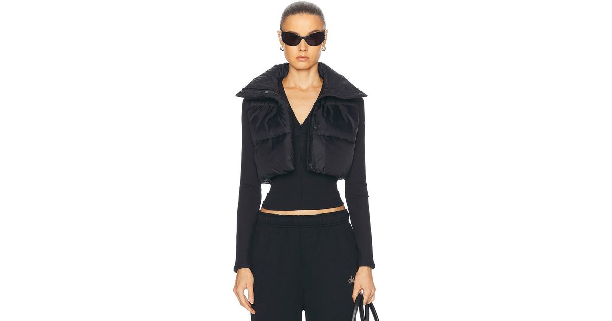 Alo Yoga Extreme Cropped Rush Puffer Vest in Blue | Lyst