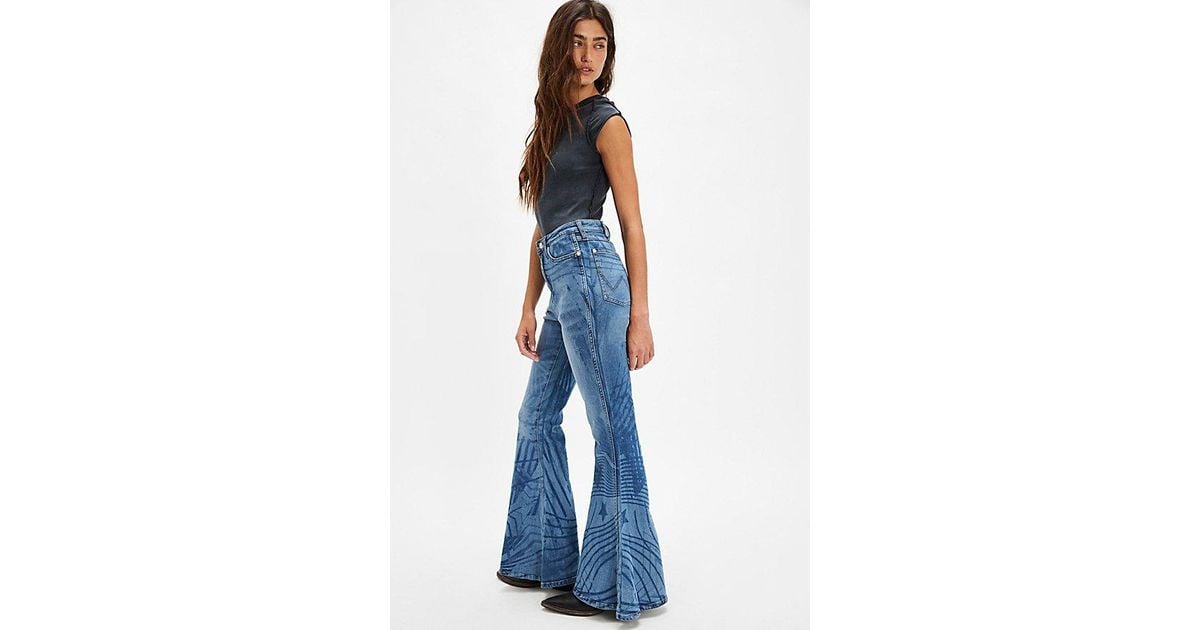Wrangler X Lainey Wilson Rockstar Bell Bottom Jeans in Blue | Lyst