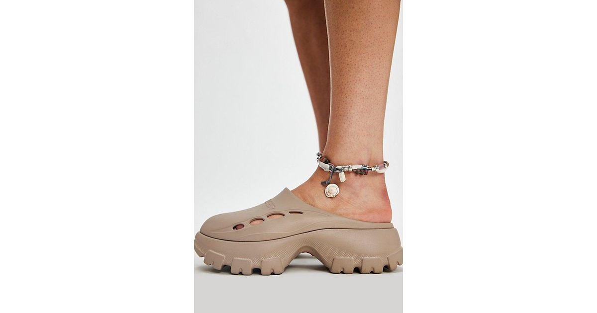 HUNTER Bryce Clogs in Pink | Lyst