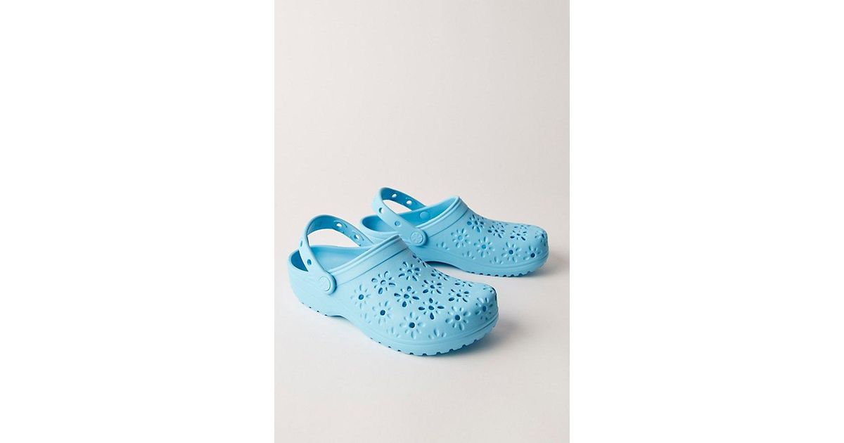 Crocs™ Classic Floral Cut Clogs in Blue | Lyst