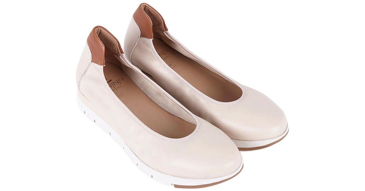 Menina Step Promenade Leather Flat in Natural | Lyst UK