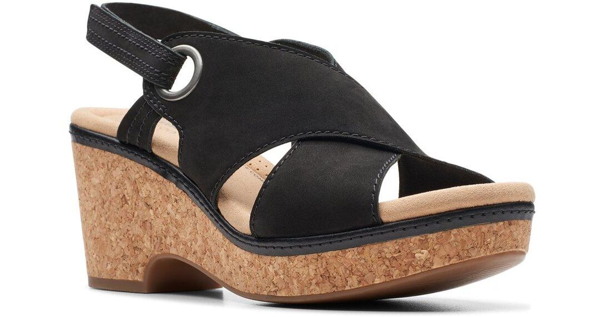 Clarks Giselle Loop Leather Sandal in Black | Lyst