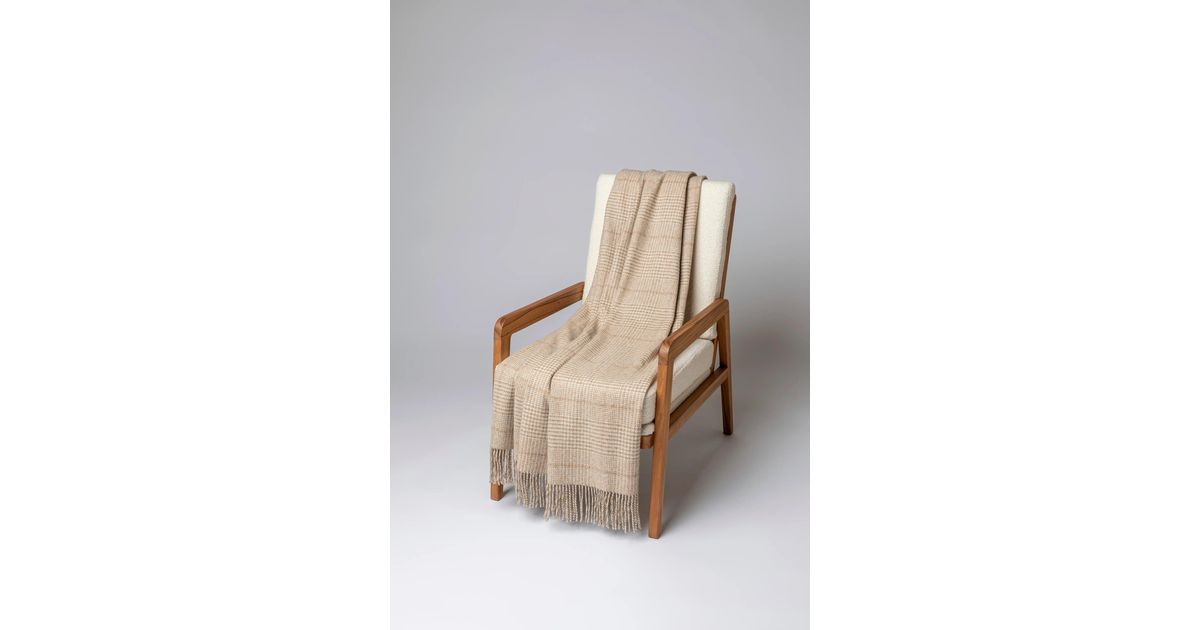 Johnstons of Elgin Tweed Glen Check Wool Throw in Natural | Lyst