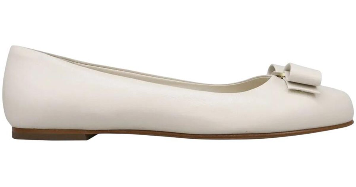 Ferragamo Ferragamo Varina Ballet Flats in Natural | Lyst UK
