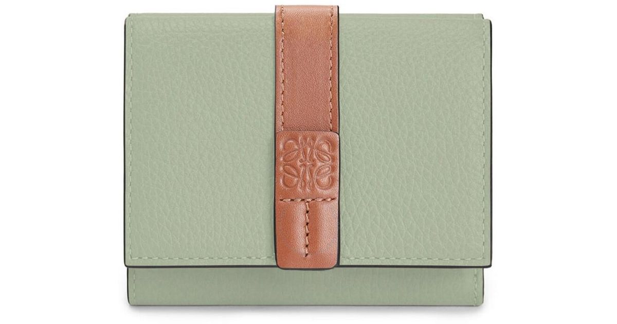 Loewe Trifold Calfskin Wallet in Green | Lyst