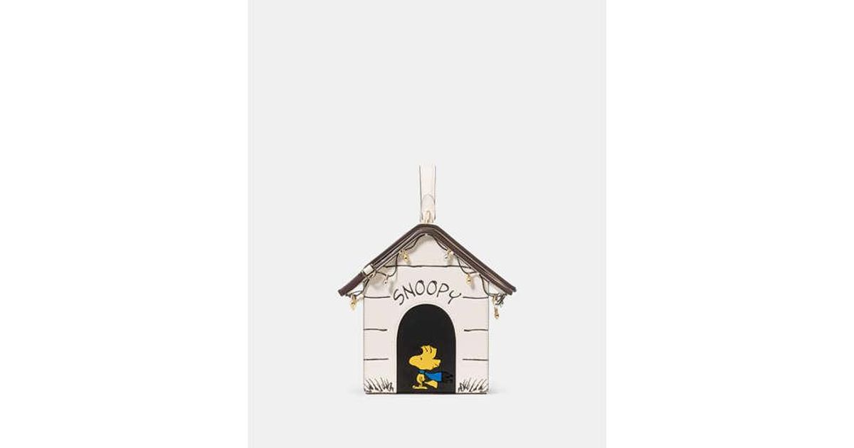 Kate Spade Peanuts X Ksny Snoopy 3D Dog House Crossbody in Black | Lyst