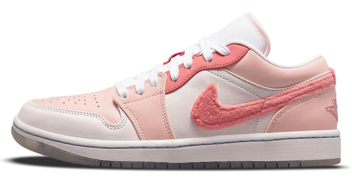 Nike (Wmns) 1 Low Se 'Mighty Swooshers' in Pink | Lyst