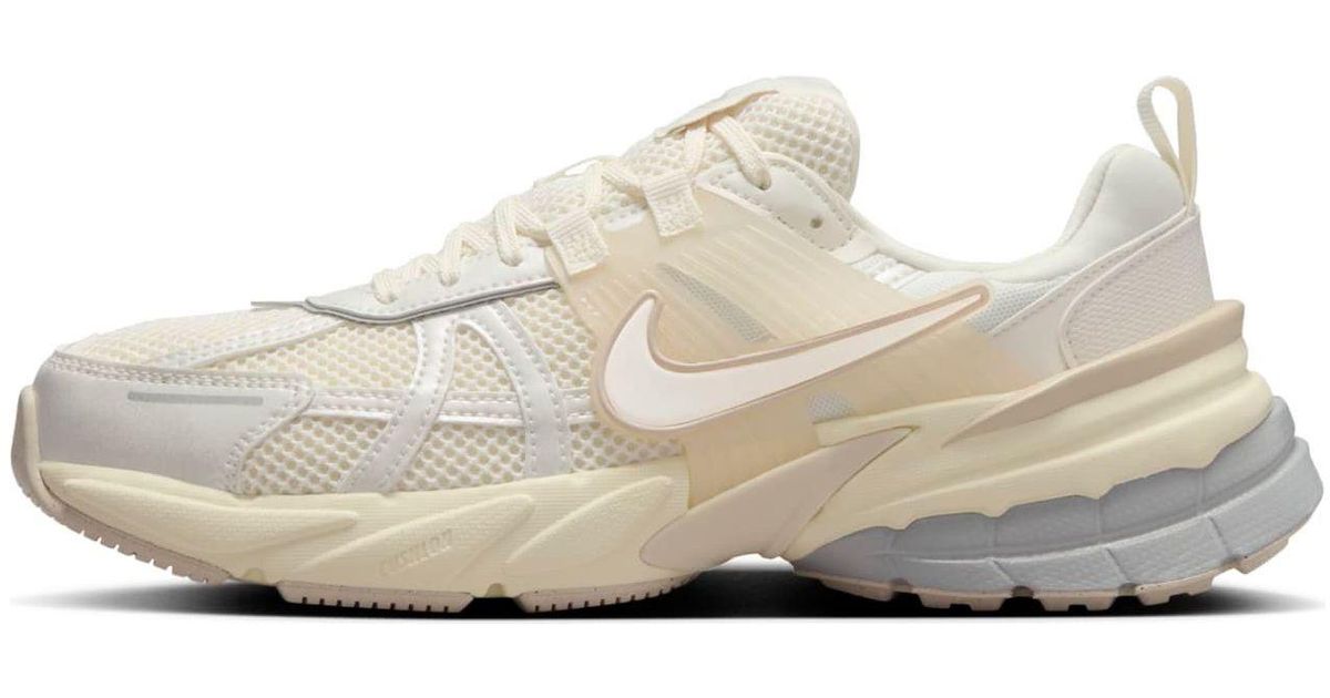 Nike (Wmns) V2K Run 'Pale Ivory' in White | Lyst