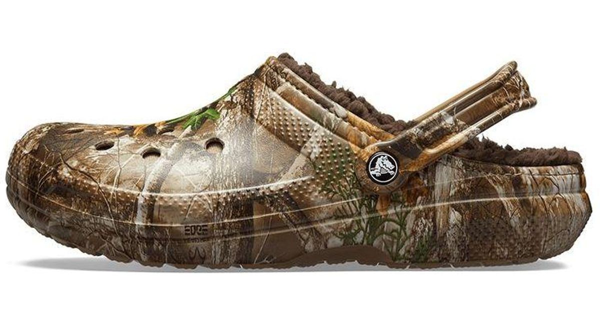 Crocs™ Classic Lined Realtree Edge Clog in Brown | Lyst