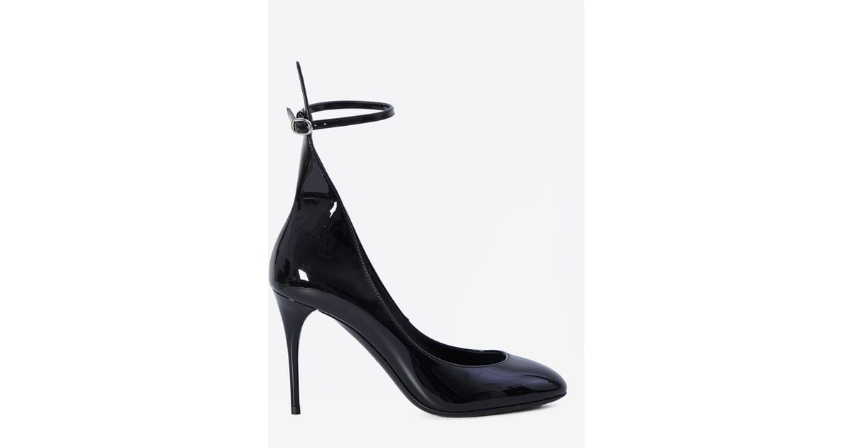 Alaïa Decollete Pumps in White | Lyst