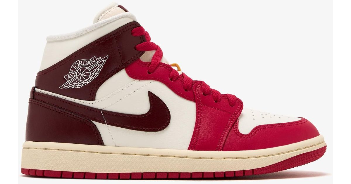 Nike Air Jordan 1 Mid 'Mystic Hibiscus' Sneakers in Pink | Lyst