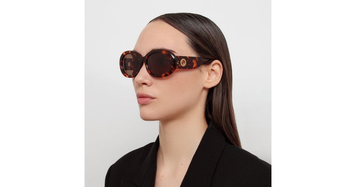 Linda Farrow Lina Oval Sunglasses in Black | Lyst