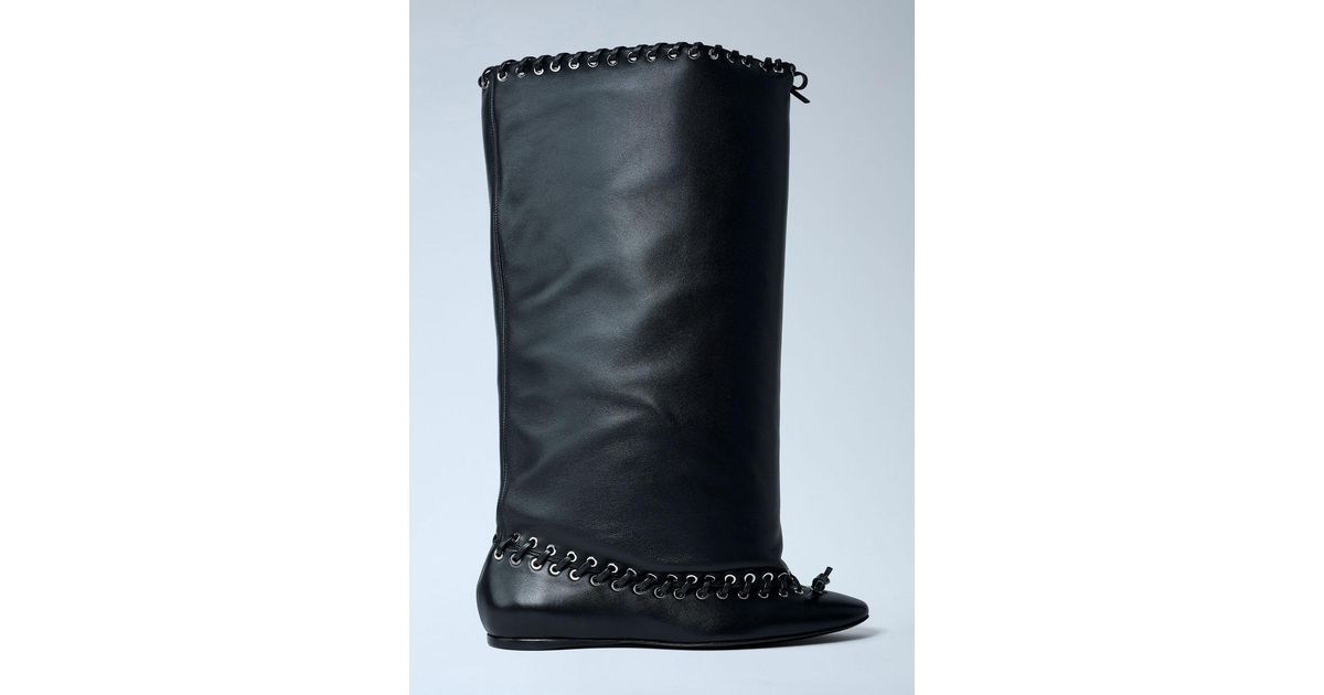 August Barron Level Flat Boots in Black | Lyst UK