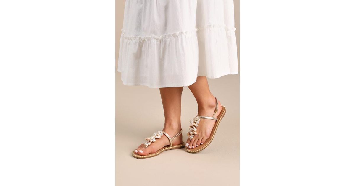 Jessica Simpson Bryelea Pearl Shell Flat Sandals in Natural | Lyst