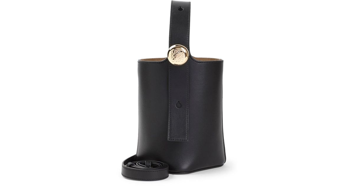 Loewe Pebble Bucket Mini in Black | Lyst