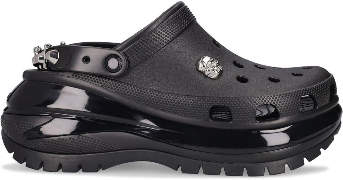 メンズ Crocs™ Classic Mega Crush Rebel クロッグサンダル ブラック | Lyst