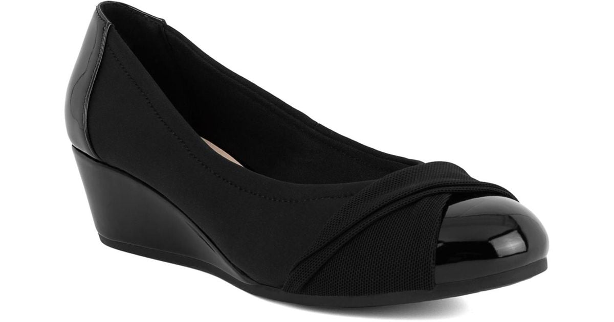 Jones New York Preslee Round Toe Wedge Pumps in Black | Lyst