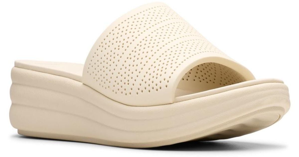 Clarks Cloudsteppers Drift Twist Slip-on Flat Sandals in Natural | Lyst