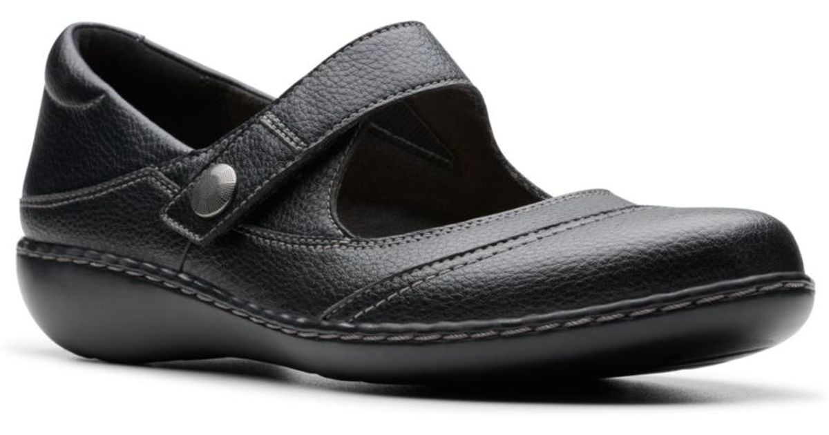 Clarks Collection Ashland Elayne Closed Toe Shoes in Black | Lyst