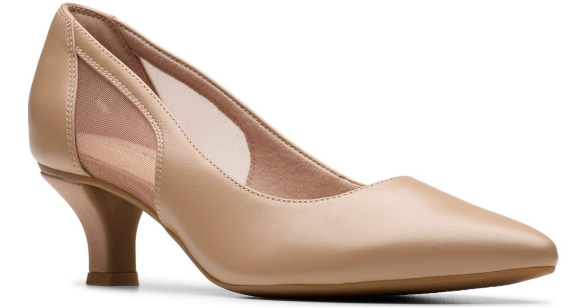 Clarks Kepley Cora Slip-on Pumps in Natural | Lyst
