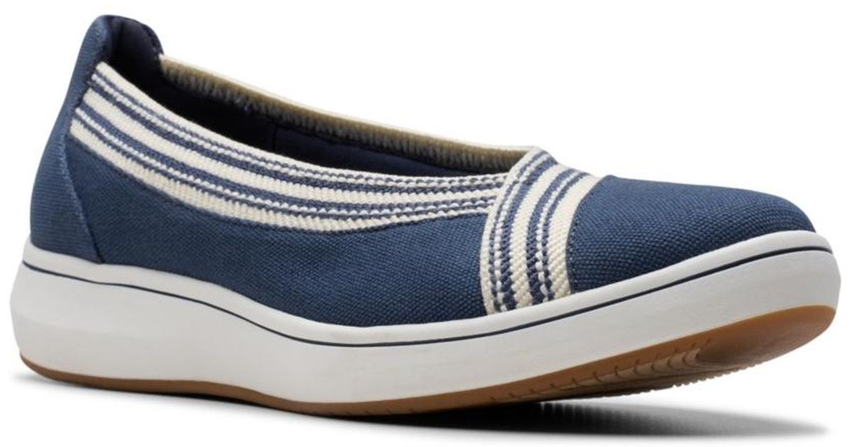 Clarks Cloud Steppers Breeze Sky Air Closed Toe Shoes in Blue | Lyst